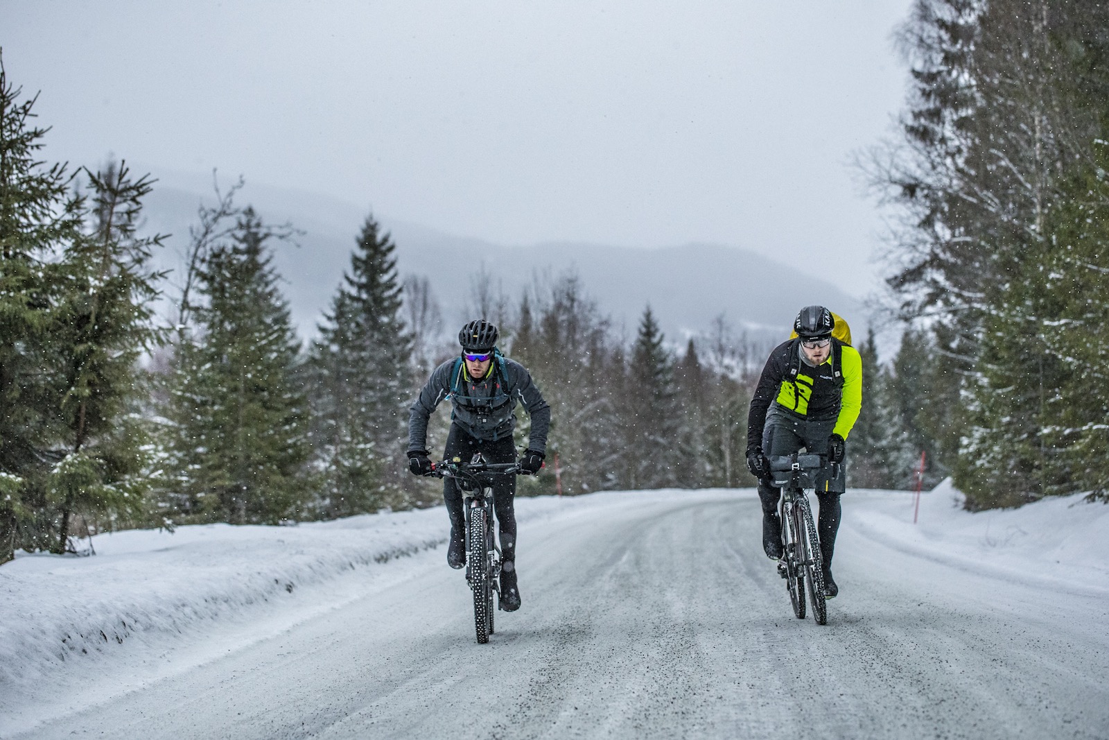 Faire du vélo en hiver : quel matériel par temps froid